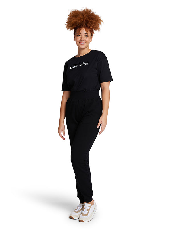 Boxy LOGO Tee - Black - Daily Label
